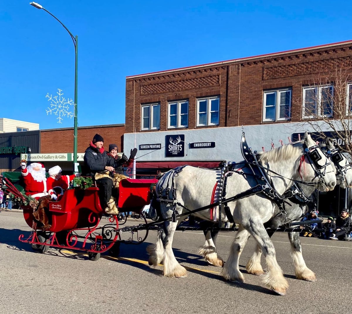 The Aitkin Fish House Parade Is One of a Kind! - Thrifty Minnesota