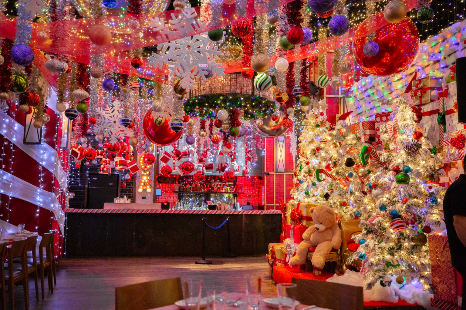 Make Merry at The Jingle Bar Minneapolis! - Thrifty Minnesota